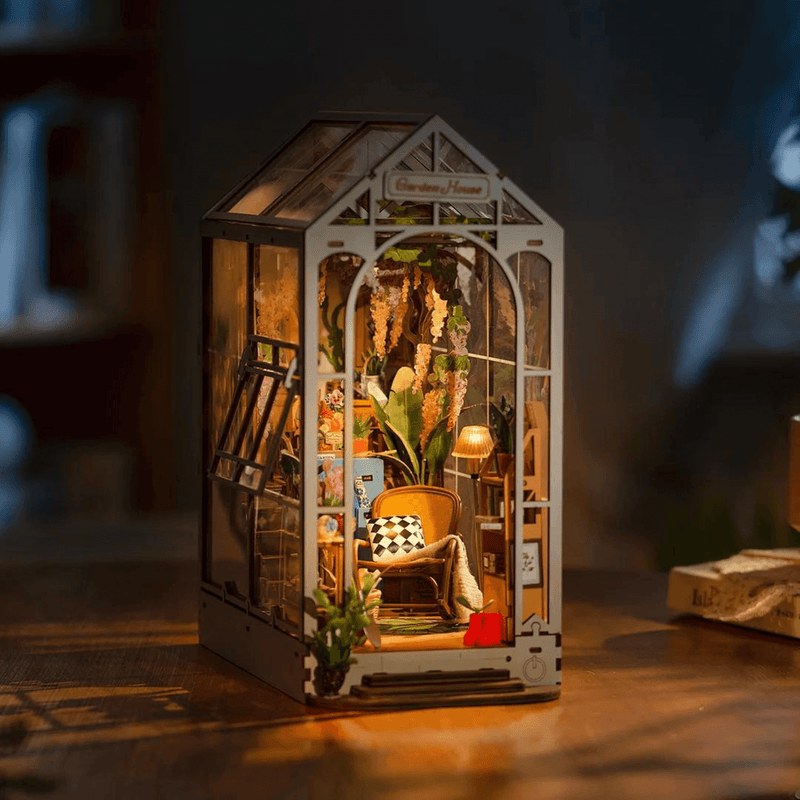 Book Nook Gartenhaus von Robotime | 176 Teile | 5-9h
