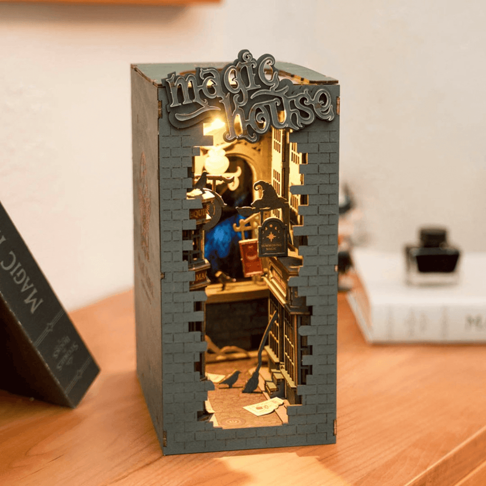 DIY Miniaturhaus Bausatz aus Holz mit LED-Beleuchtung ⭐ | MagicHolz
